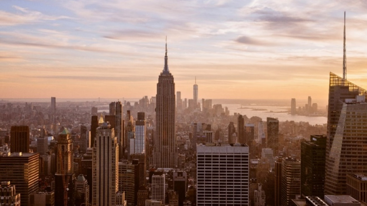 Spring is blooming in New York: 5 must-see shots of Rockefeller Center