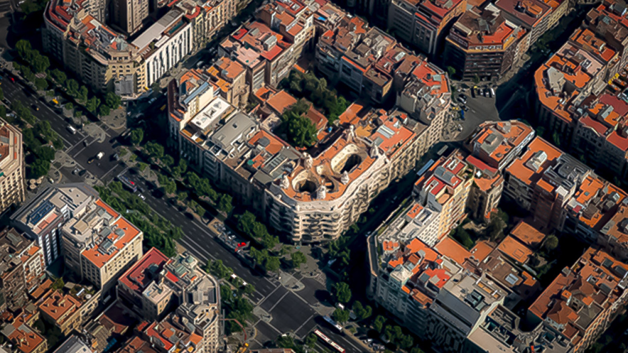 Barcelona, a city built between history, avant-garde and urban design